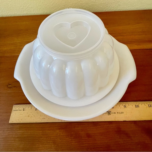 Tupperware | Kitchen | Tupperware White Jello Mold Holiday Jellnserve ...